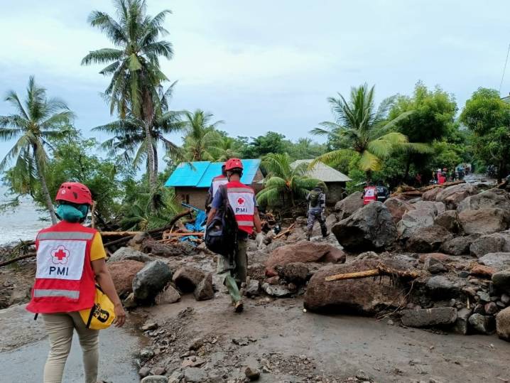 Indonesia: Red Cross aids in back-to-back disasters on the islands of ...