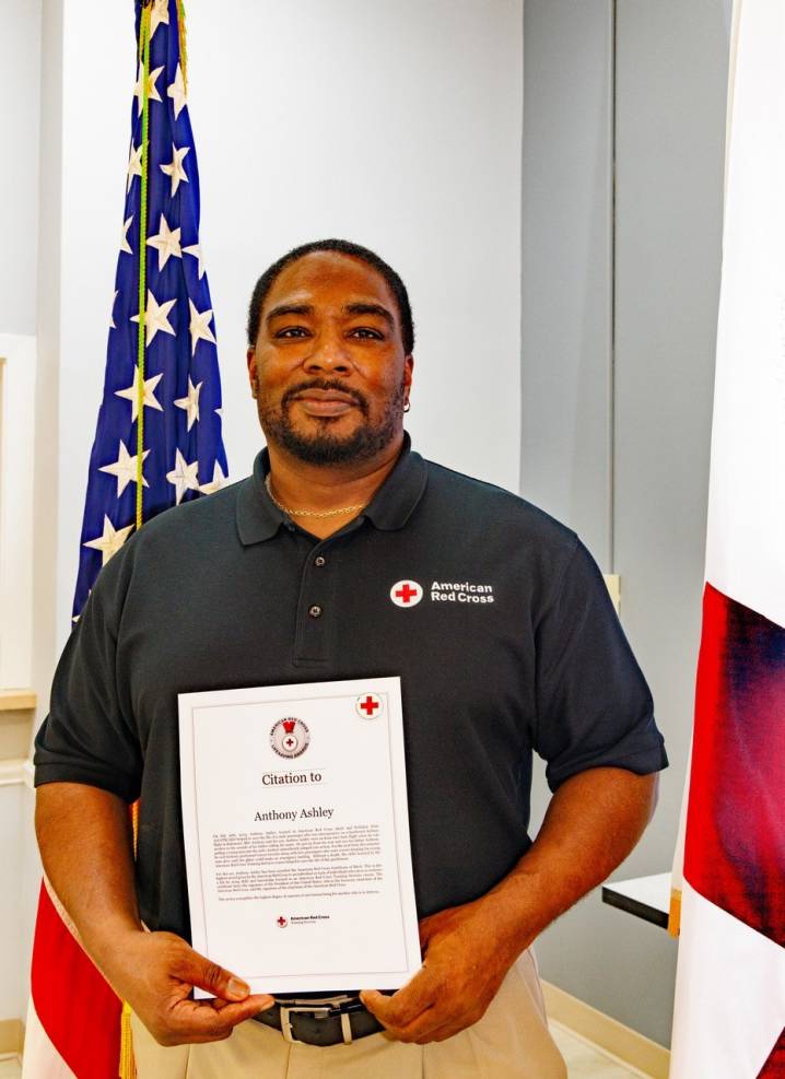 Red Cross CPR instructors save a life midflight | News | American Red Cross