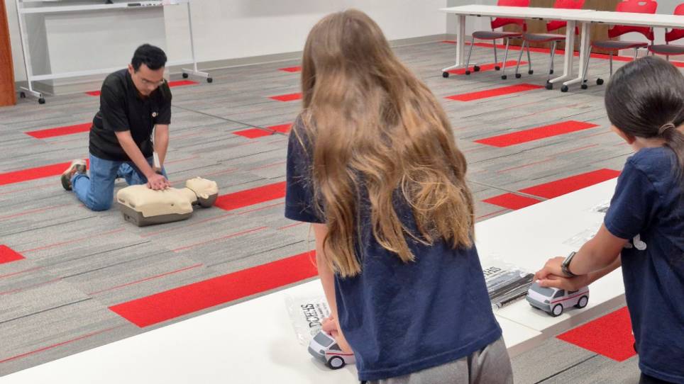 Davis Intermediate Students Dive Visit Red Cross in Dallas