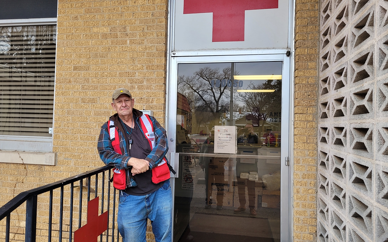 Red Cross Volunteers Lose Home in Windy Deuce Fire