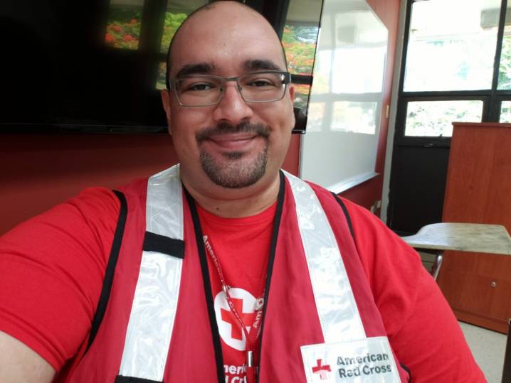 Apoyo voluntario a las familias que sufren fuegos luego de la ...